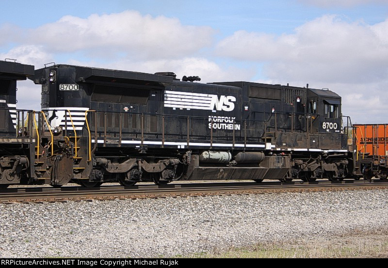 NS 8700